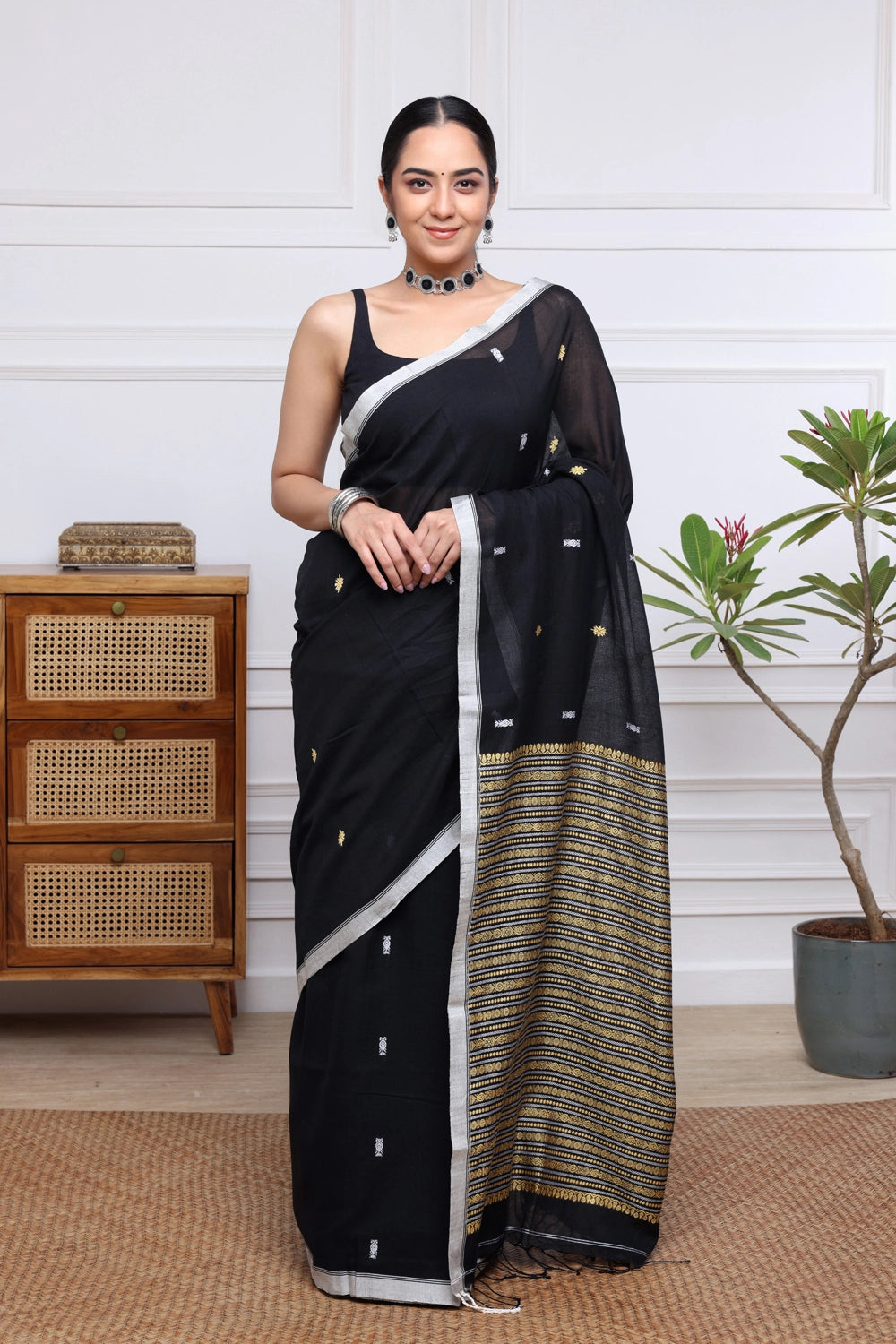 Handloom Black Pure Cotton Jamdani Saree – Polka‑Dot Chic